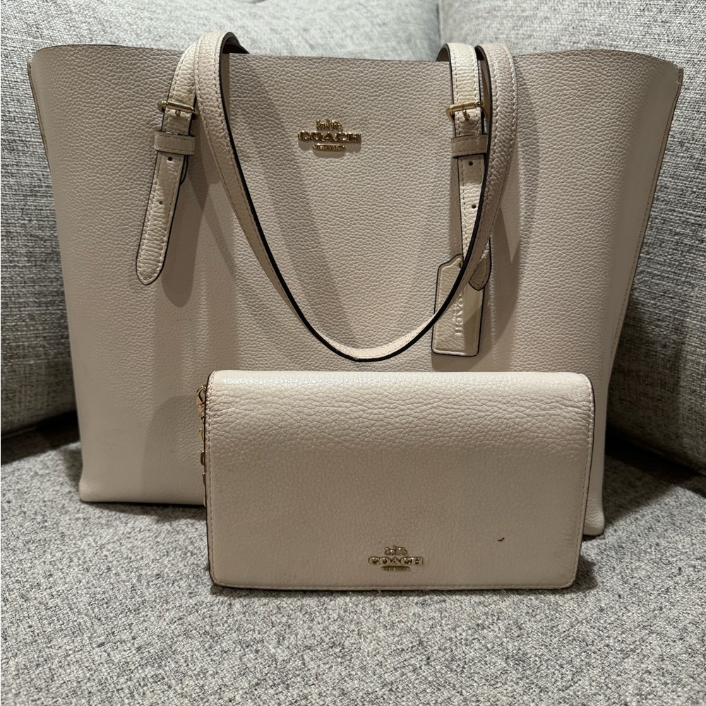Coach Cream Tote With Pebbled Leather And Gold-Tone H… - Gem